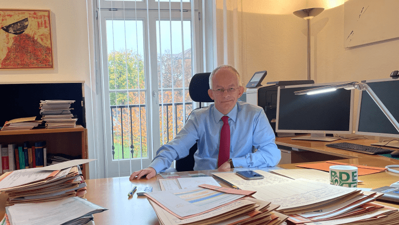 „Gehaltsgefüge stimmt nicht mehr": Staatskanzleichef Mielke kritisiert ...